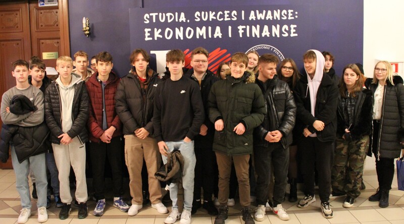 WIZYTA UCZNIÓW V LICEUM OGÓLNOKSZTAŁCĄCEGO IM. JANA III SOBIESKIEGO NA ...